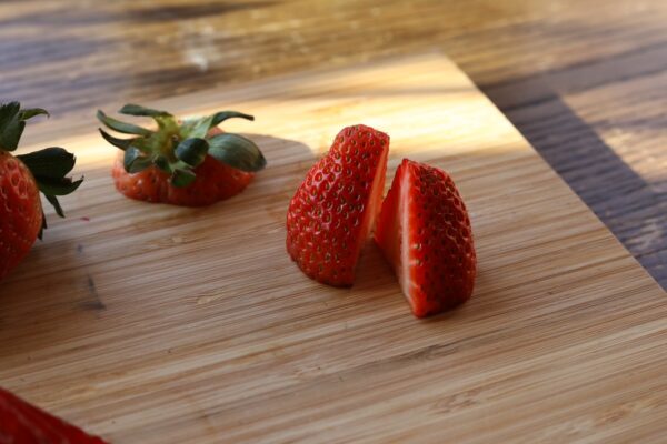 How to Cut Strawberries for Charcuterie Board (9 ideas) - Little Foodie ...